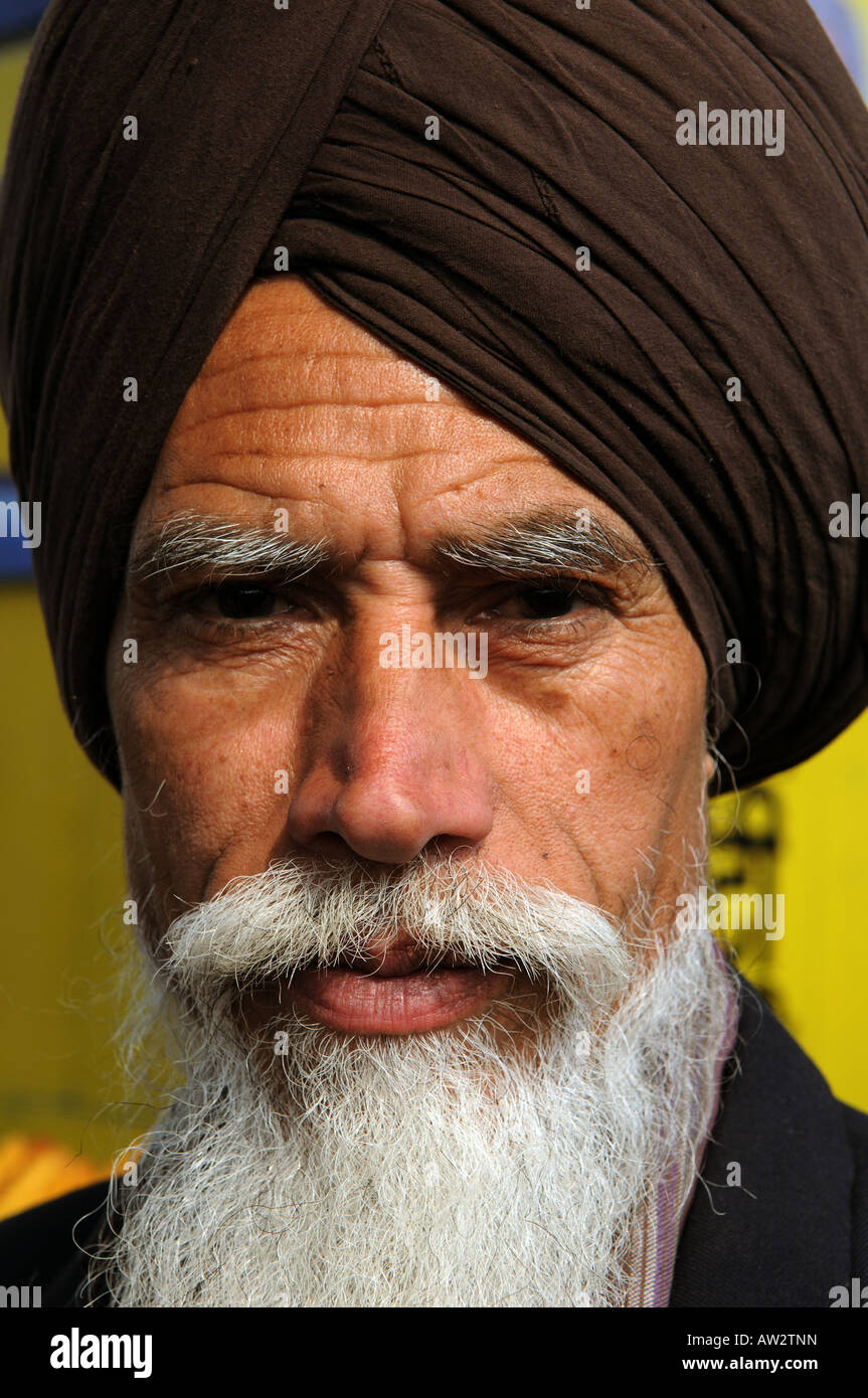 Portrait of a Sikh man Stock Photo - Alamy