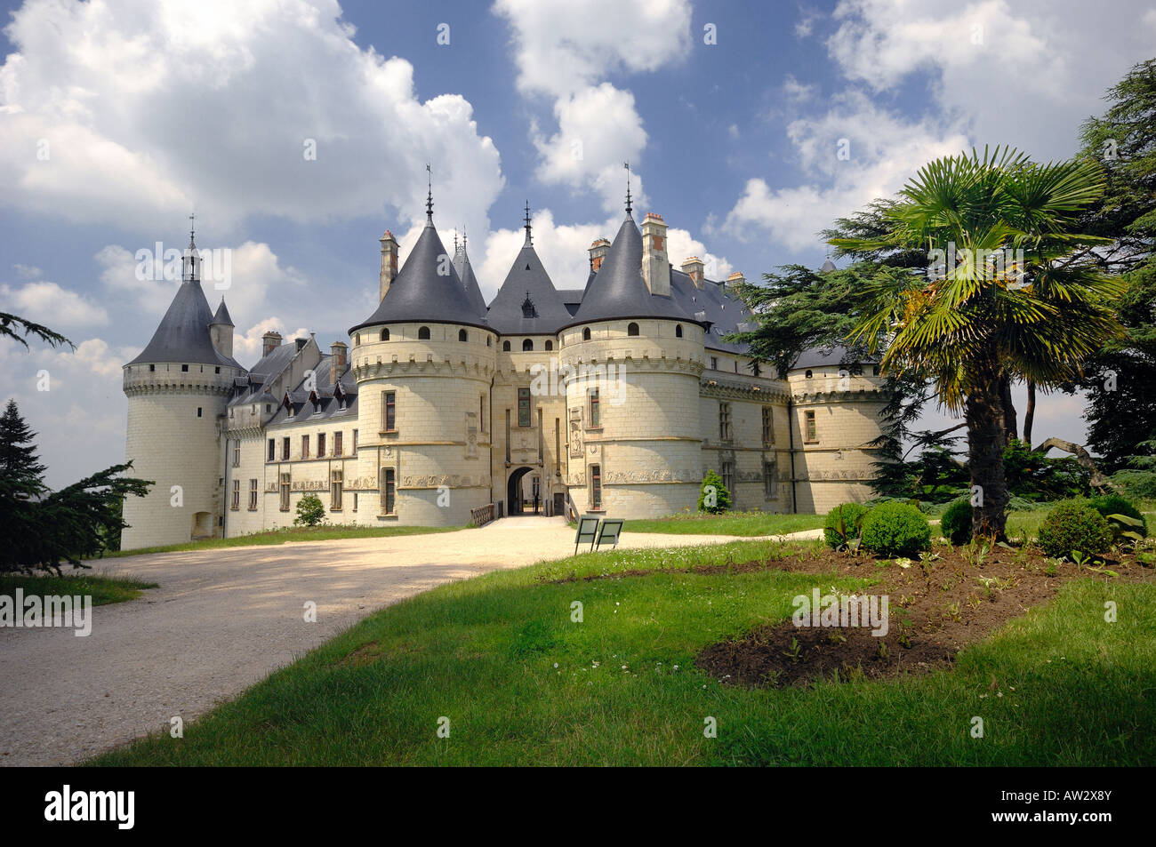 Château de Chaumont French white castle Stock Photo - Alamy