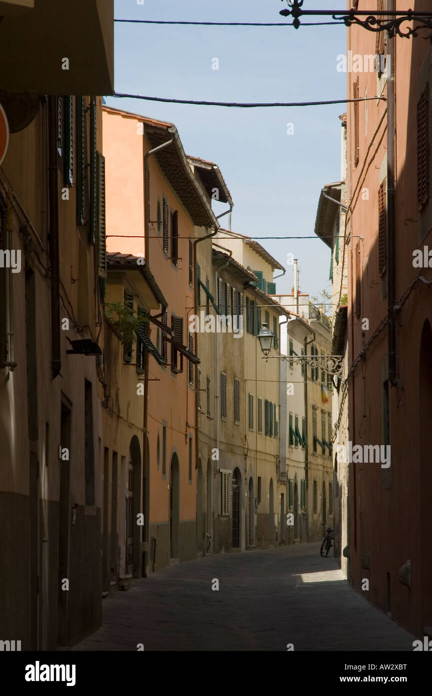 Narrow italian street Pistoia Italy Stock Photo - Alamy