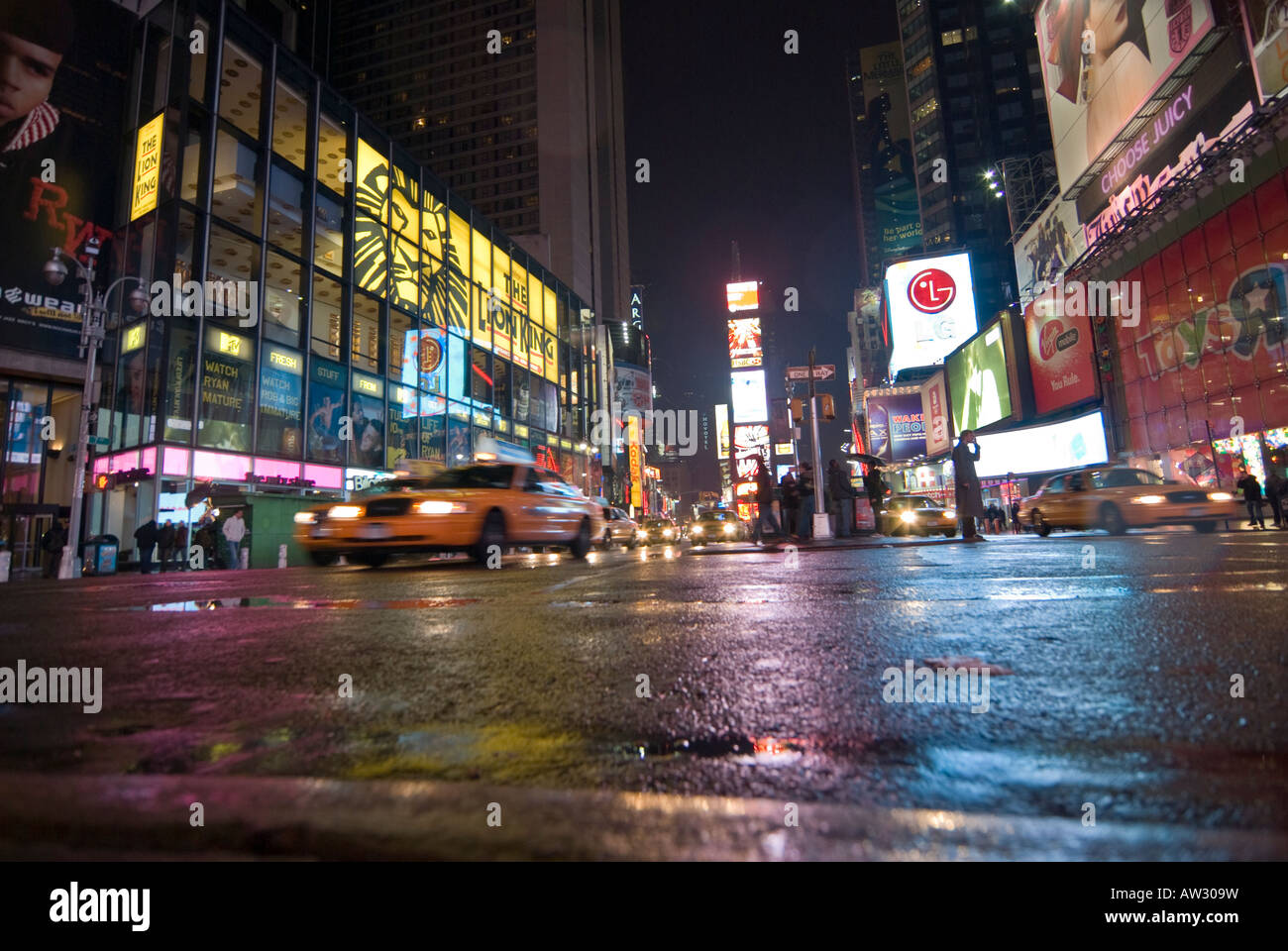 Times square rain hi-res stock photography and images - Alamy