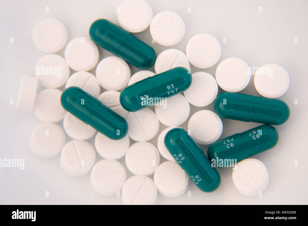 Various medication capsules tablets hi-res stock photography and images ...