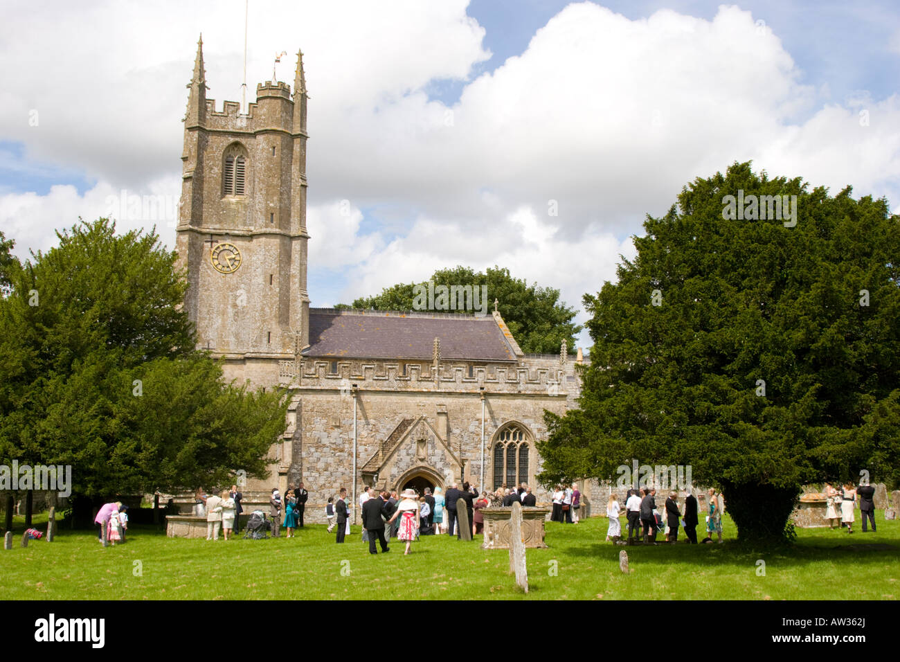 Wedding outside church hi-res stock photography and images - Alamy