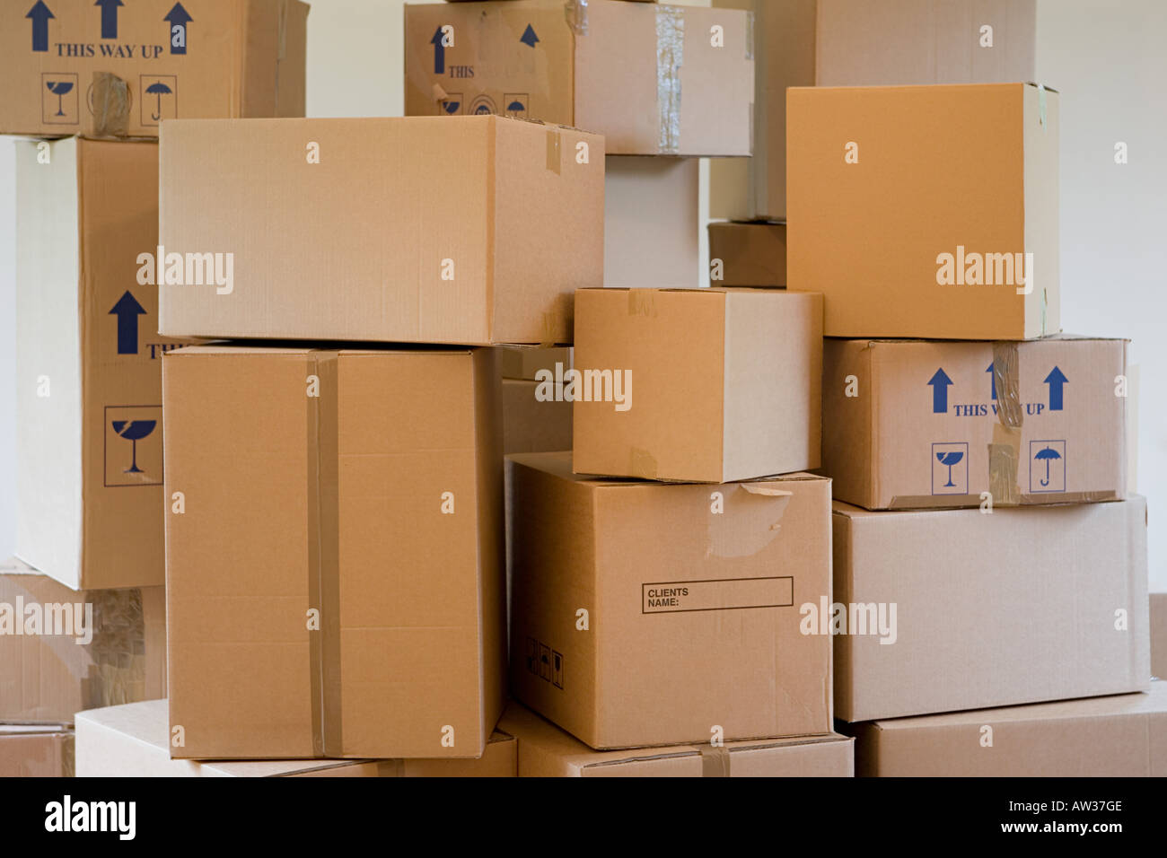 Group packed cardboard boxes hi-res stock photography and images - Alamy