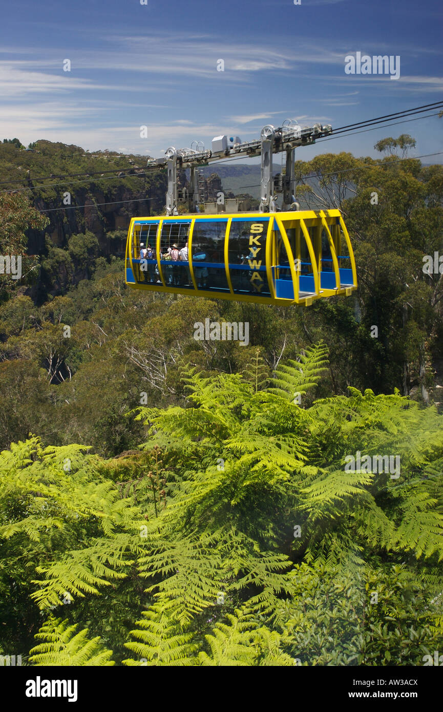 Blue mountains three sisters cable hi-res stock photography and images ...