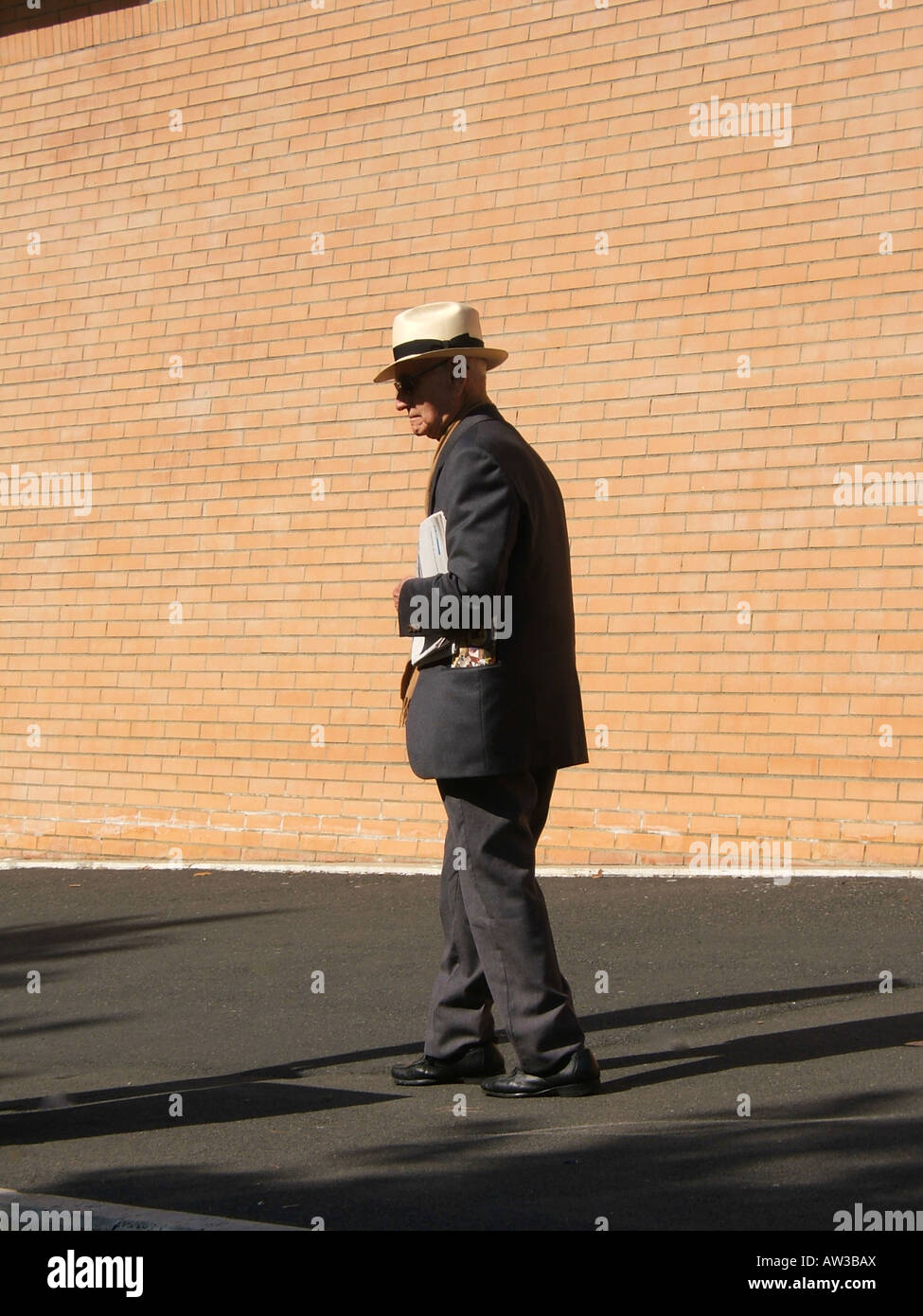 Man with newspaper hat hi-res stock photography and images - Alamy