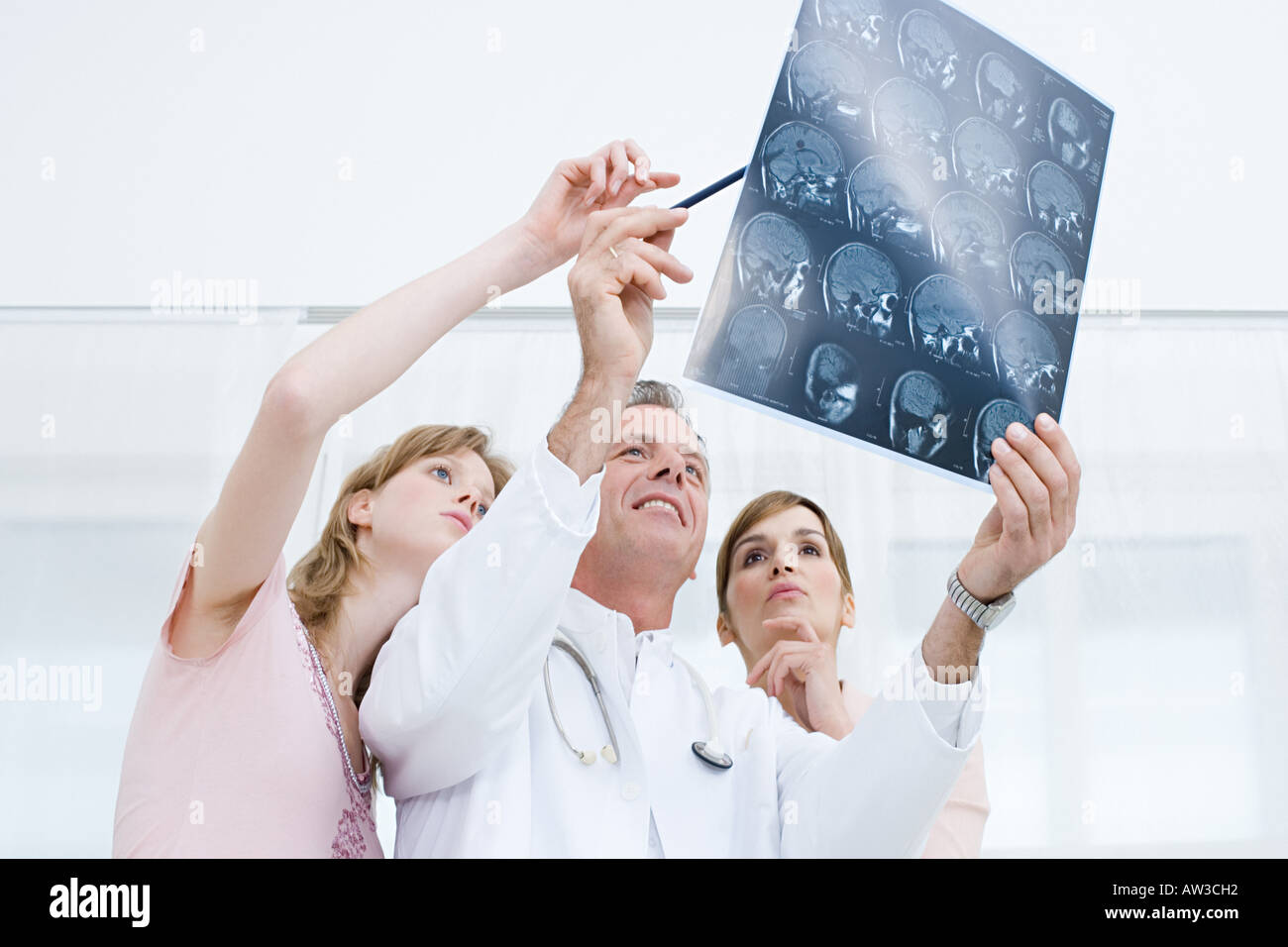 Doctors looking at mri scan Stock Photo - Alamy
