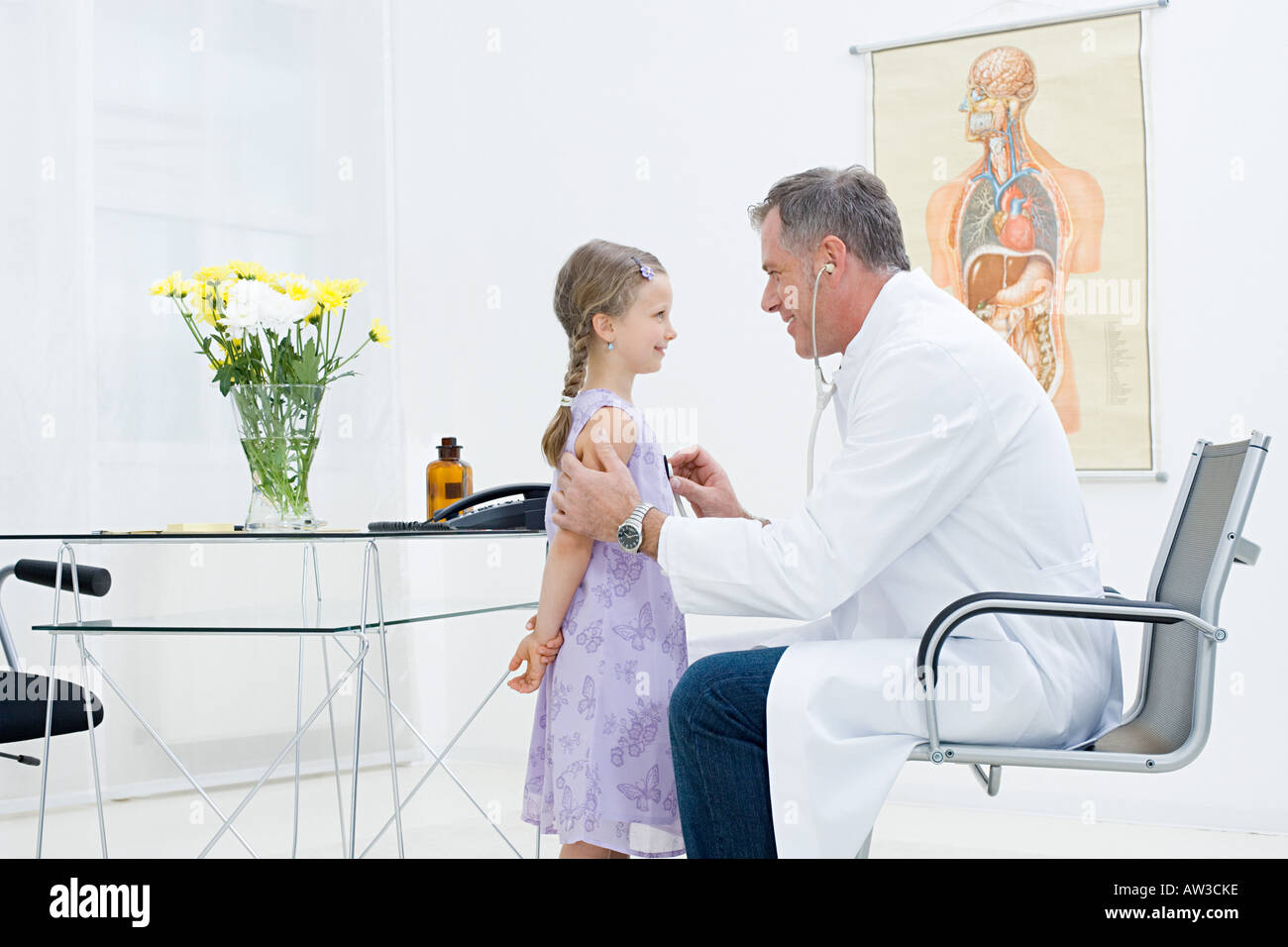 Girl having a check up with doctor Stock Photo - Alamy