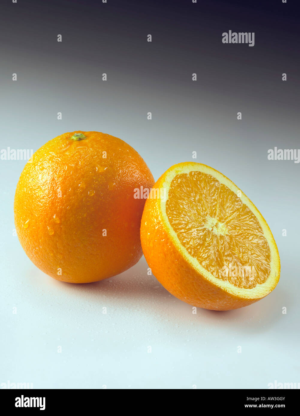 Cross-section of orange by whole orange Stock Photo - Alamy