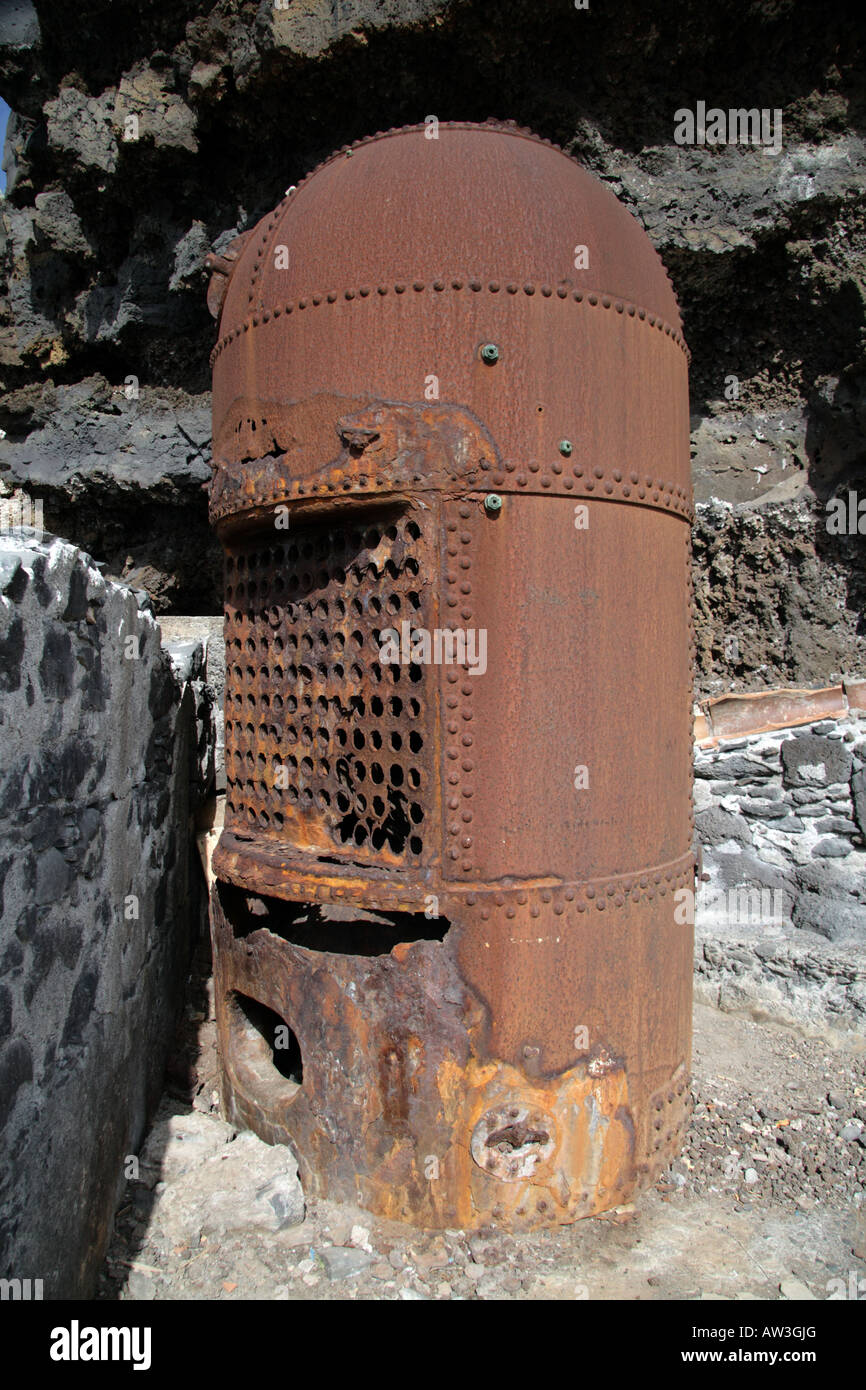 Rusted machinery hi-res stock photography and images - Alamy