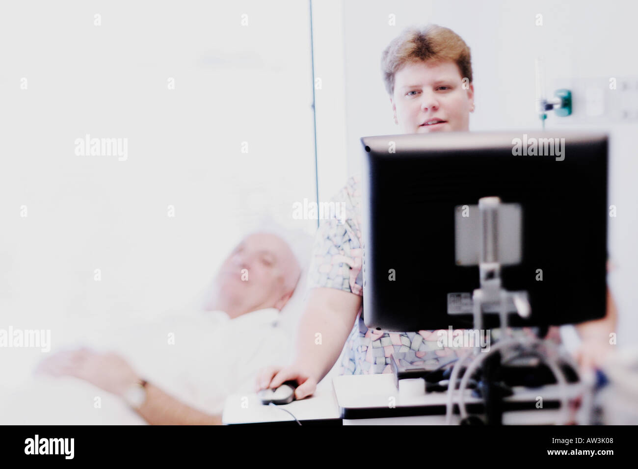 Technician looks screen hi-res stock photography and images - Alamy