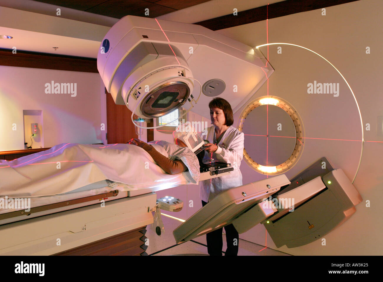 Radiation therapy mask hi-res stock photography and images - Alamy