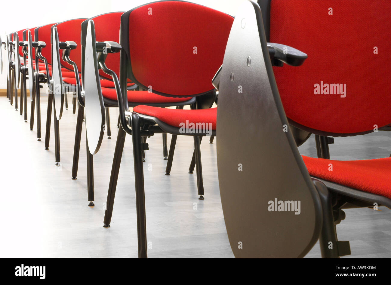 red chairs rows in conference hall Stock Photo - Alamy