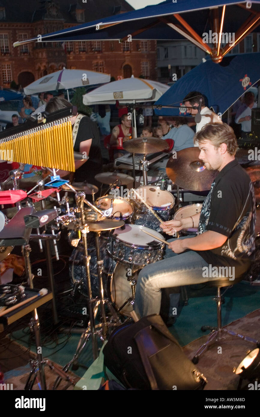 Pavement rock band hi-res stock photography and images - Alamy