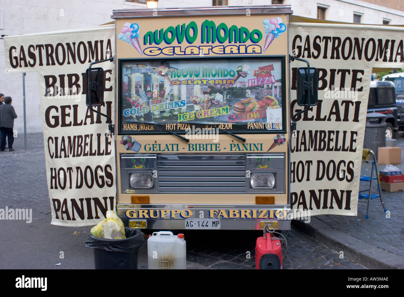 Burger vans hi-res stock photography and images - Alamy