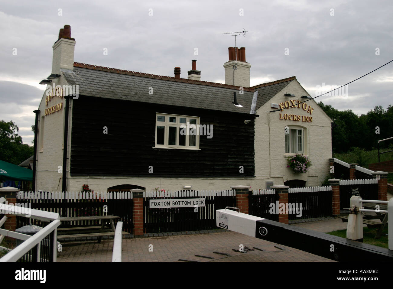Pub at Foxton Lock Stock Photo - Alamy