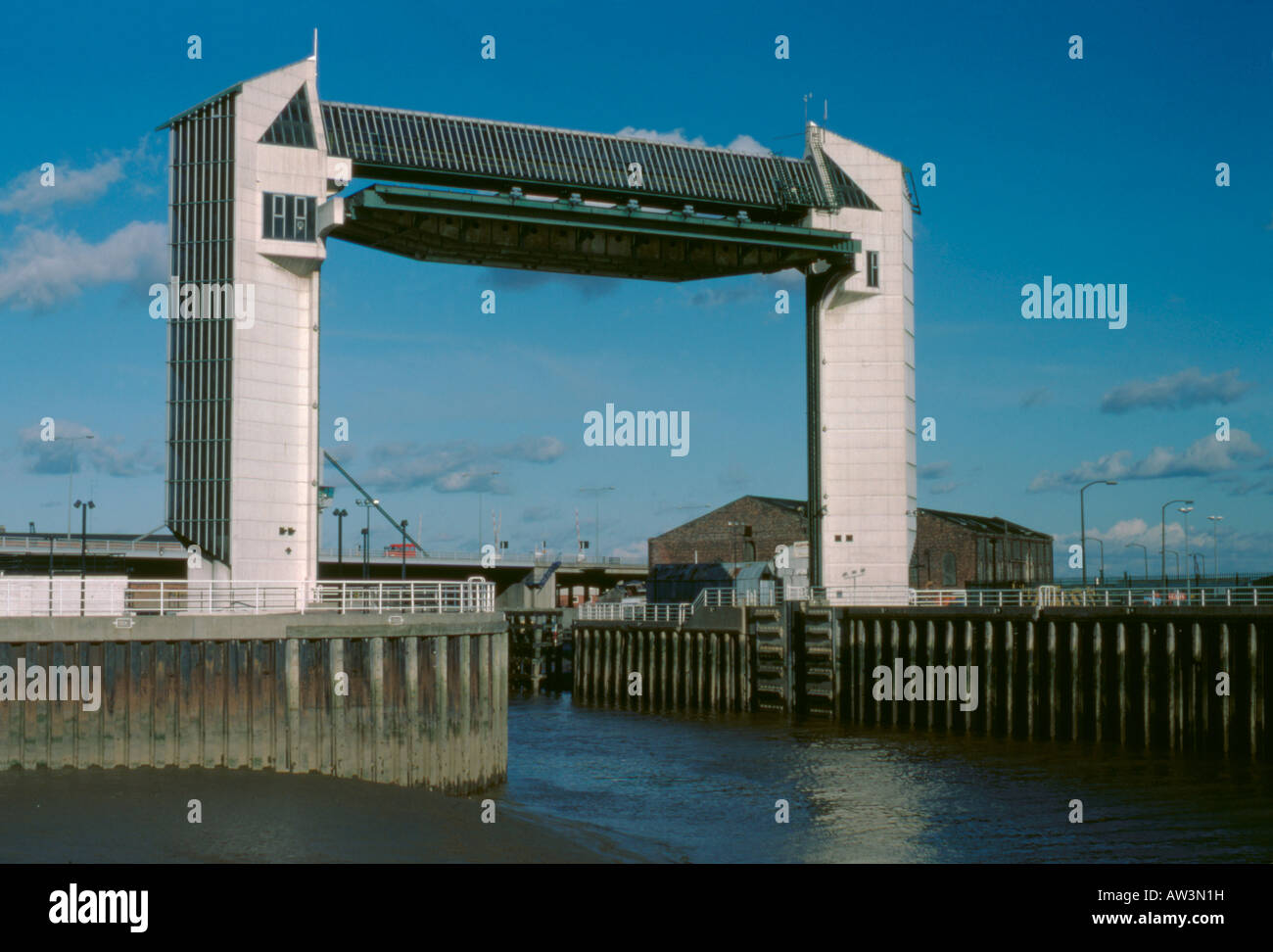 Hull tidal barrier storm surge hi-res stock photography and images - Alamy