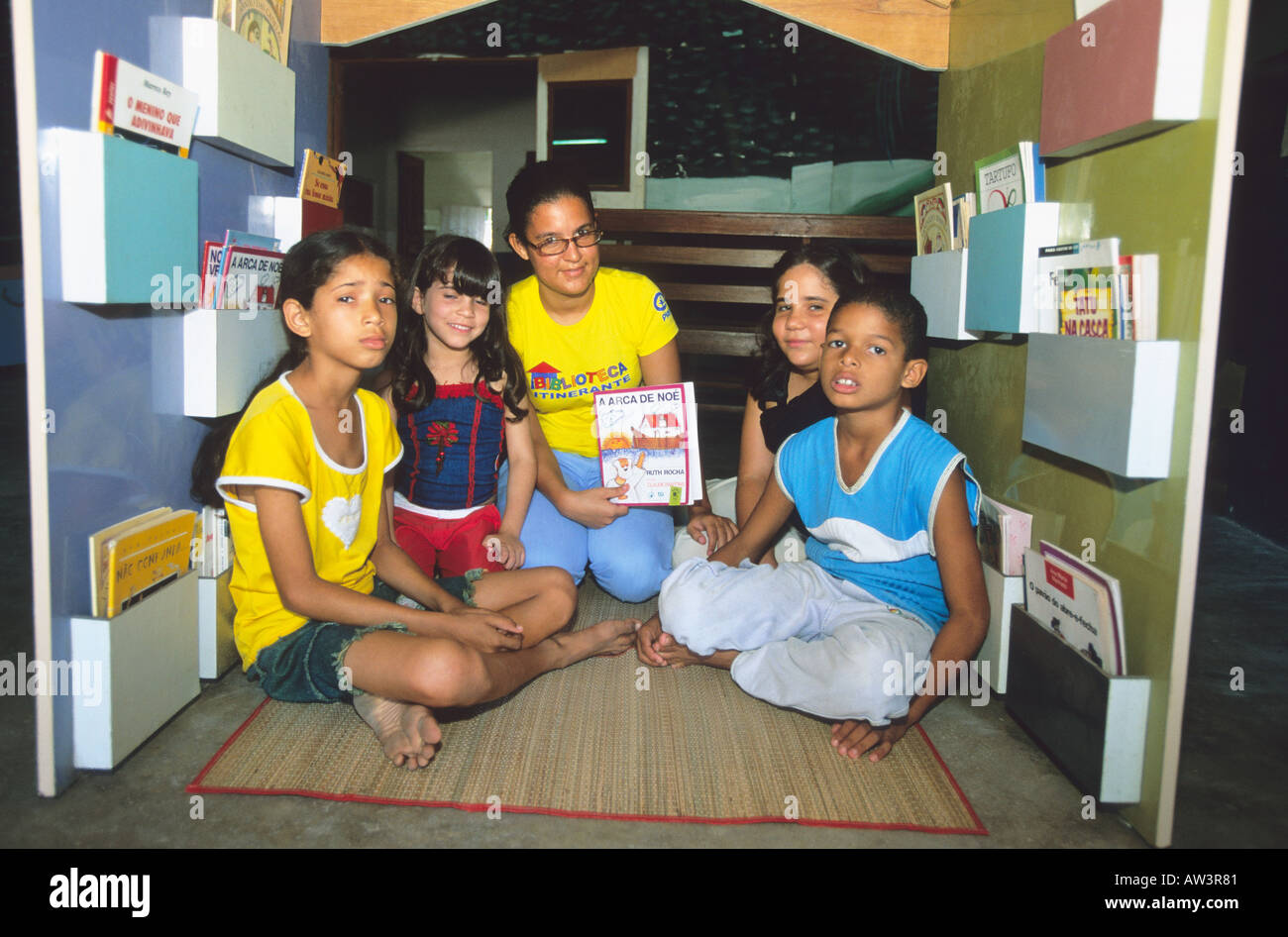 Mobile library children hi-res stock photography and images - Alamy