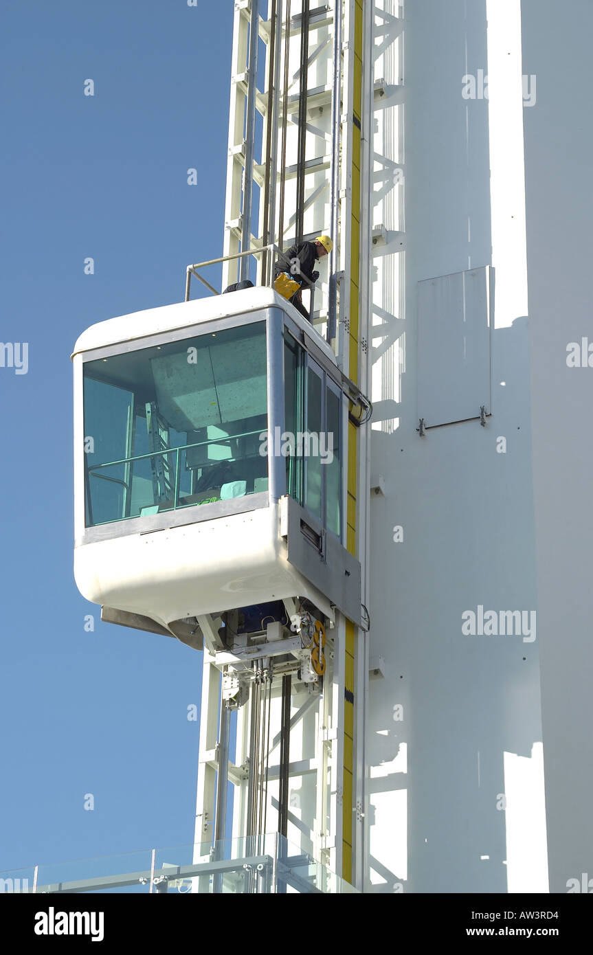 External lift hi-res stock photography and images - Alamy