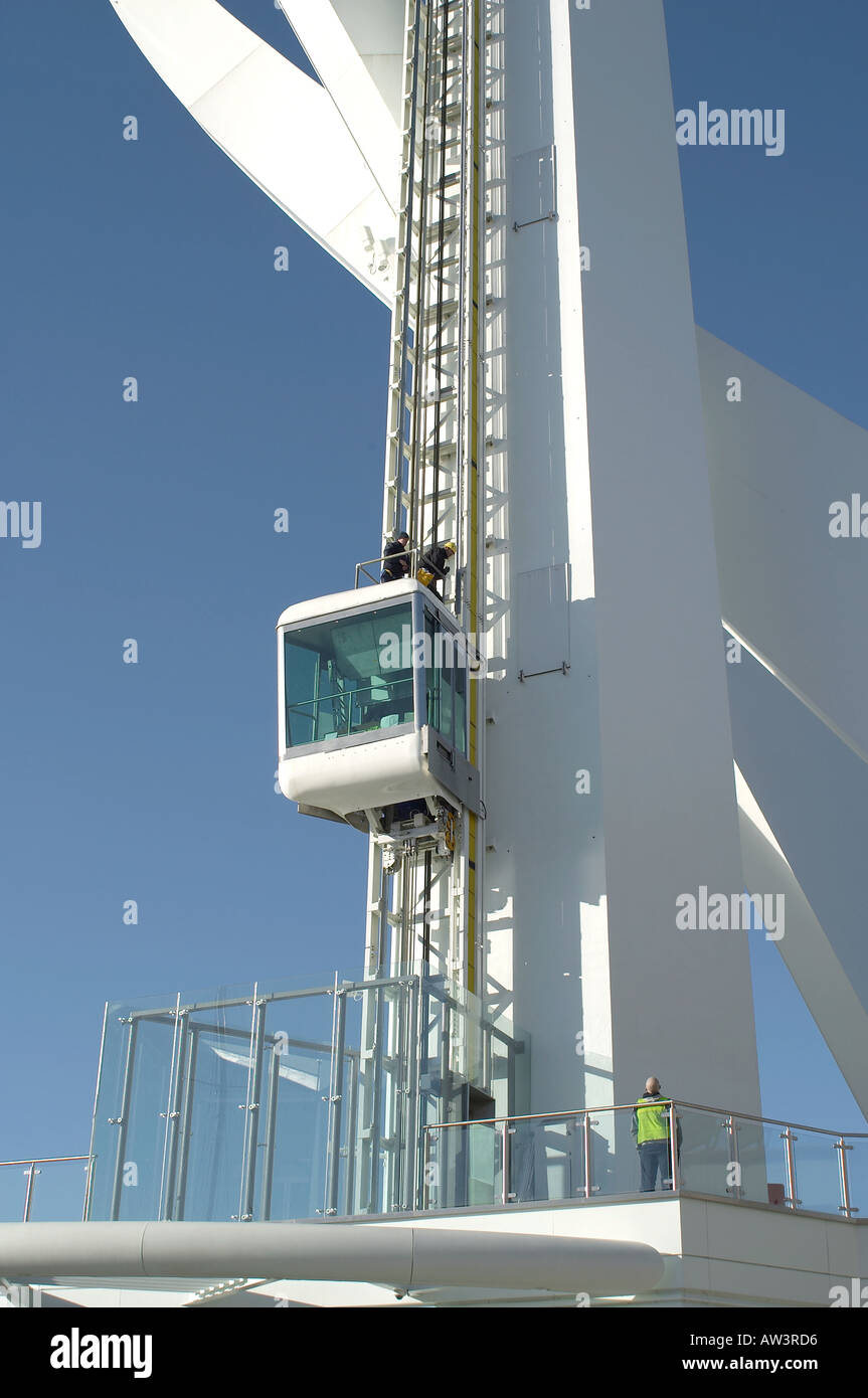 External lift hi-res stock photography and images - Alamy