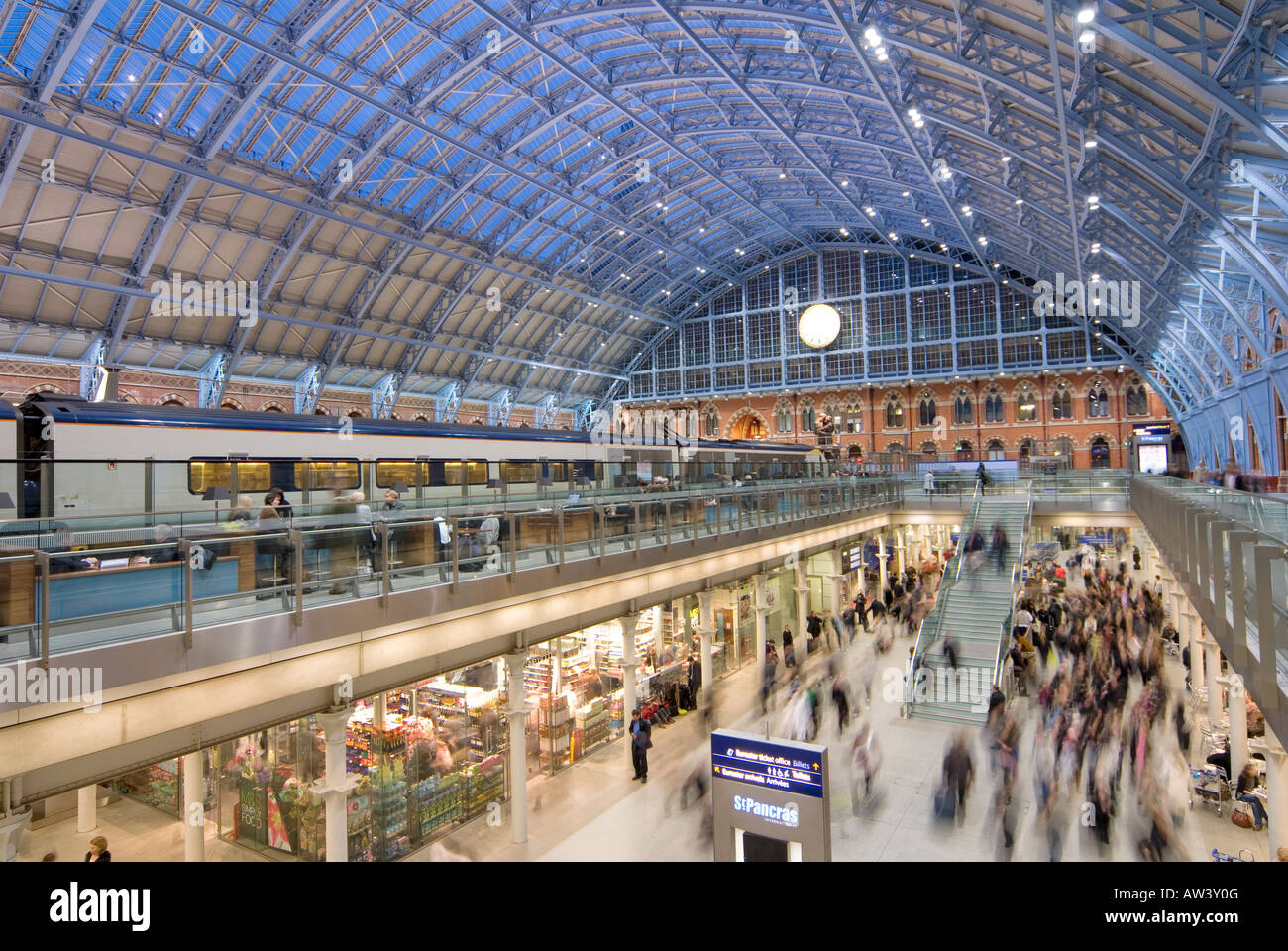 Busy concourse area of St Pancras International railway station Stock ...