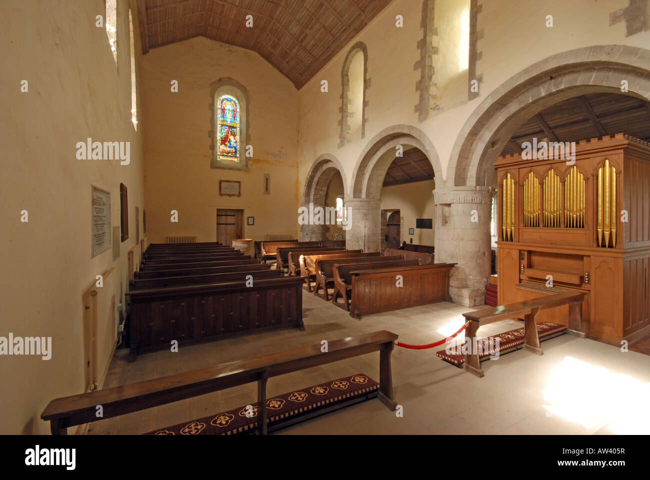 Church font and pews hi-res stock photography and images - Alamy