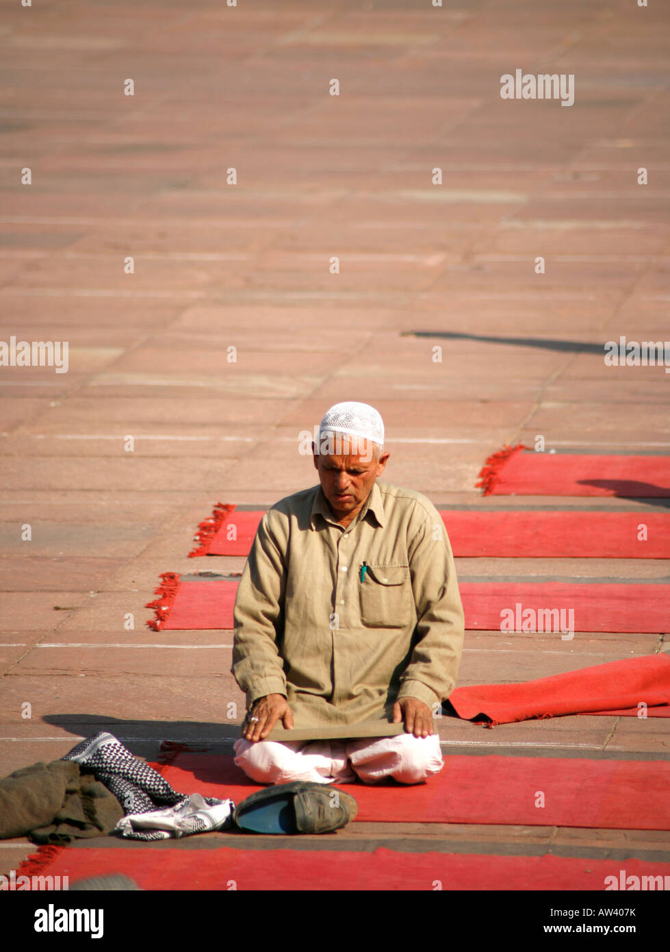 Prayer time at jama masjid hi-res stock photography and images - Alamy
