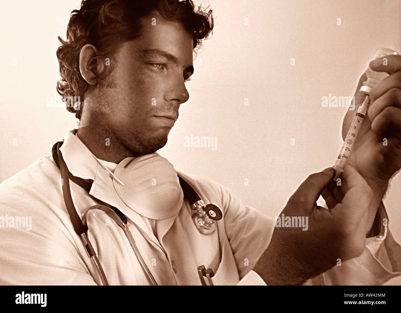 Doctor filling a syringe Stock Photo - Alamy