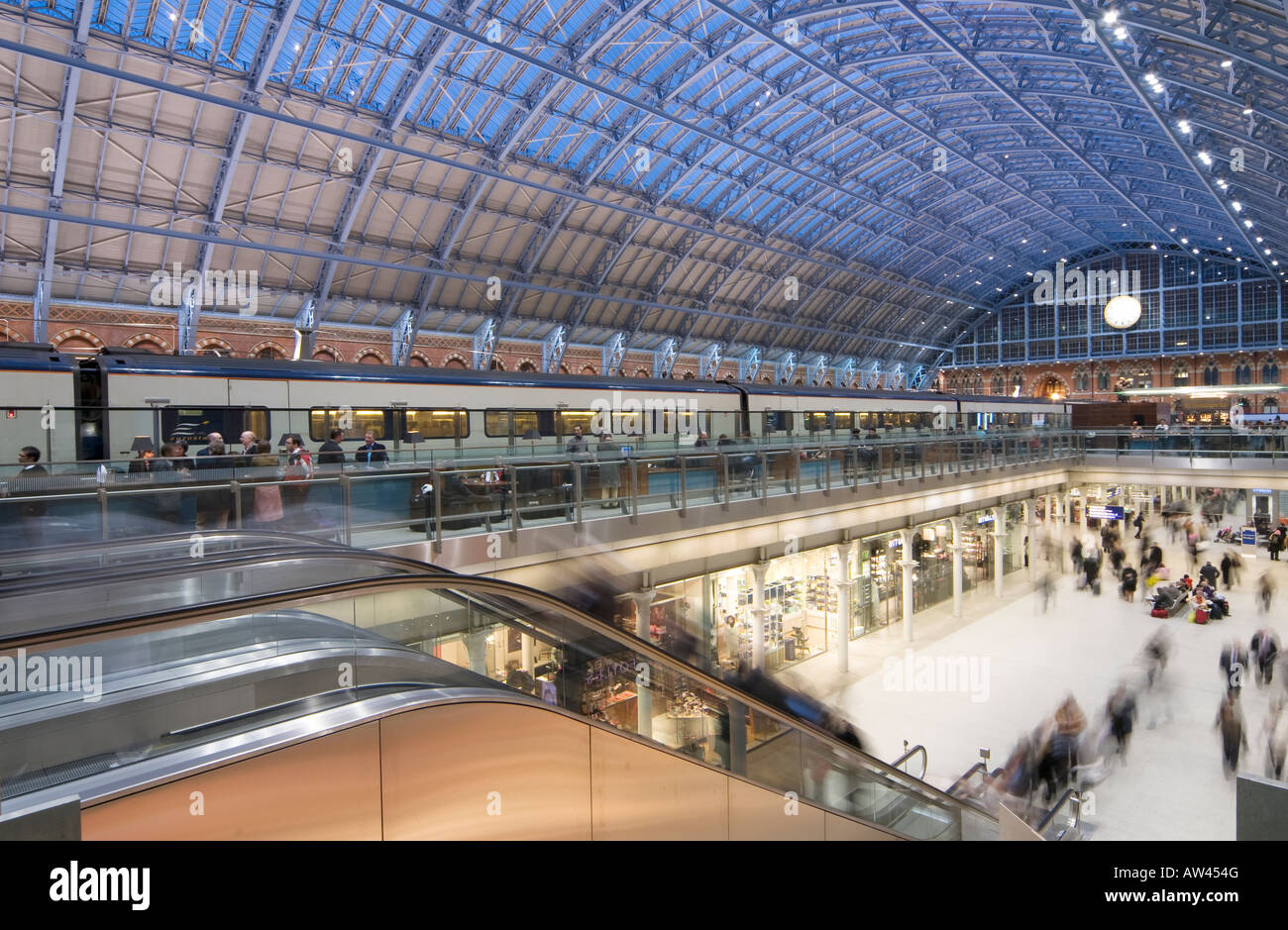 Busy concourse area of St Pancras International railway station Stock ...