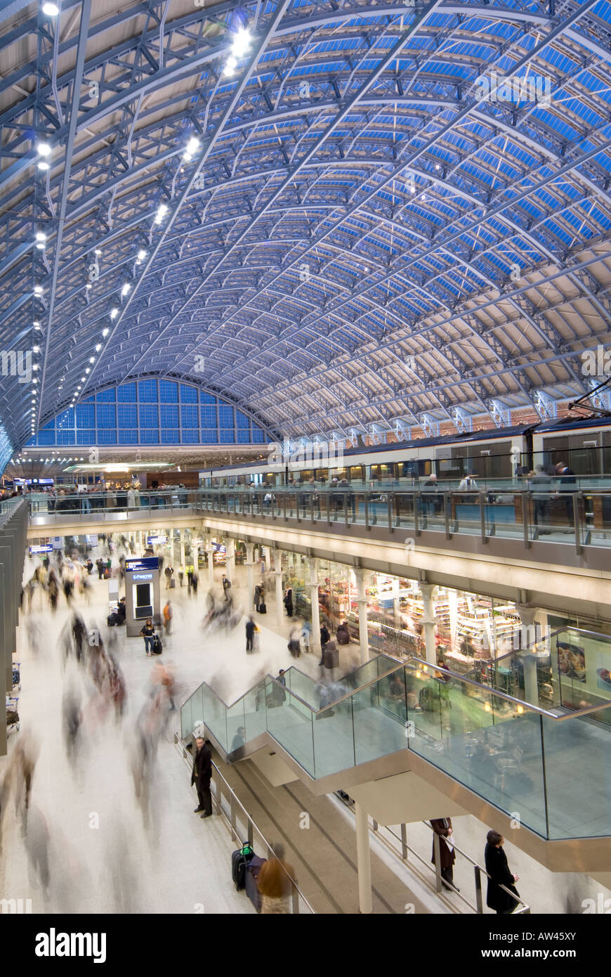 Busy concourse area of St Pancras International railway station Stock ...