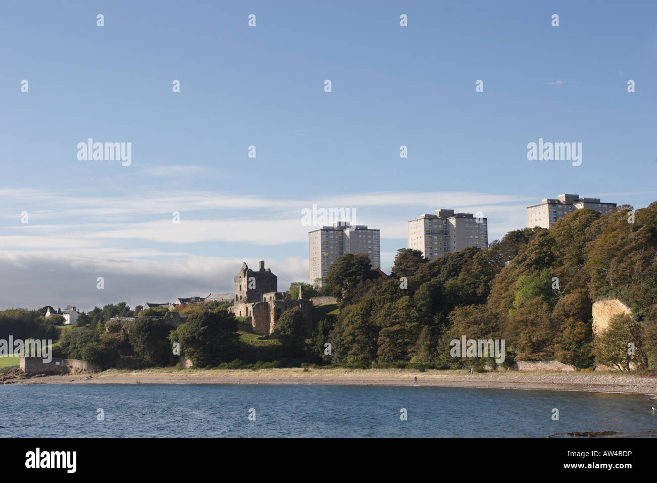 Tower blocks fife hi-res stock photography and images - Alamy