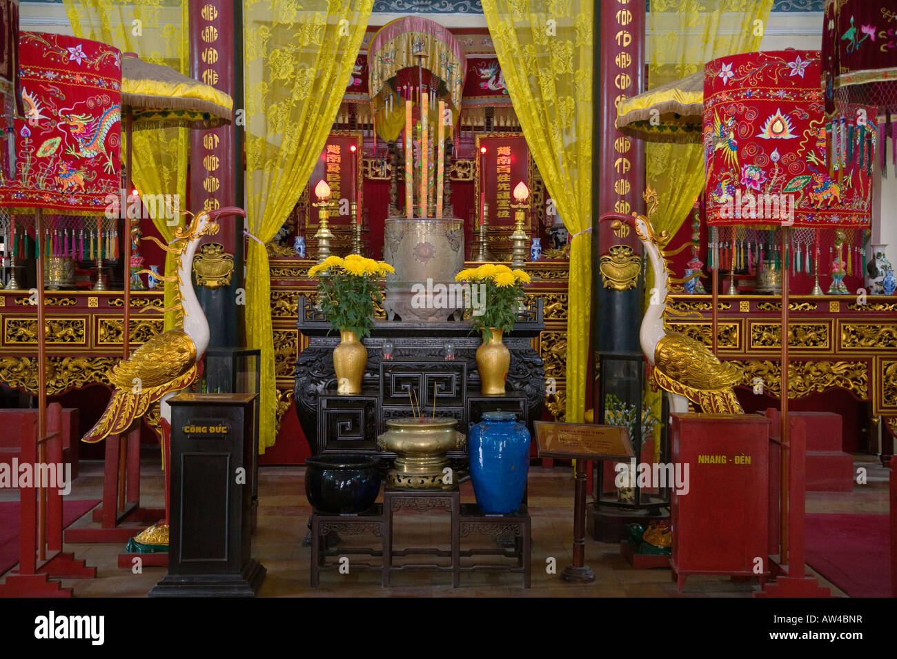 Interior of the TEMPLE OF KING HUNG VUONG HO CHI MINH CITY SAIGON ...