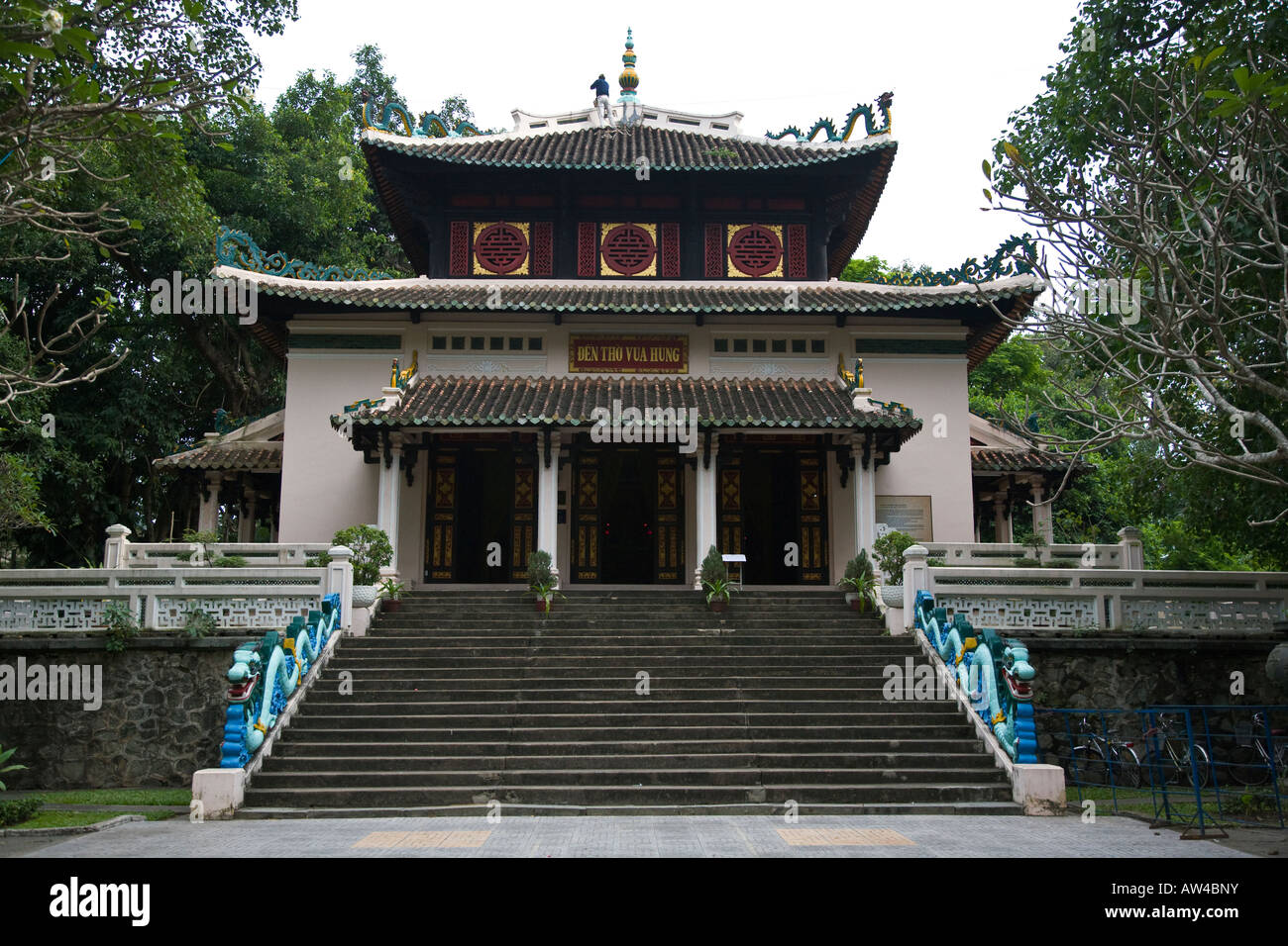 Entrance to the TEMPLE OF KING HUNG VUONG HO CHI MINH CITY SAIGON ...