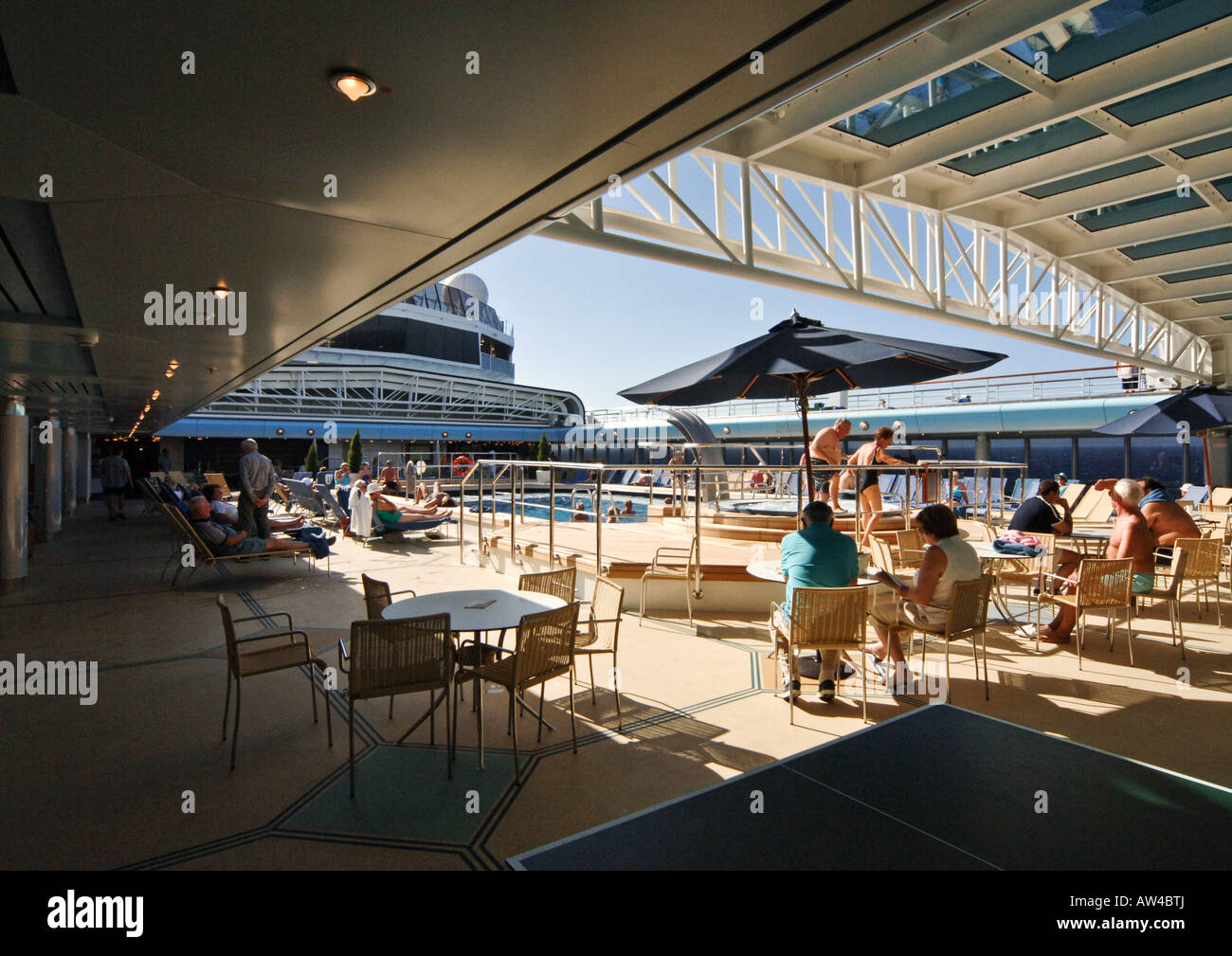 Poolside on board P & O Cruise ship Arcadia Stock Photo - Alamy