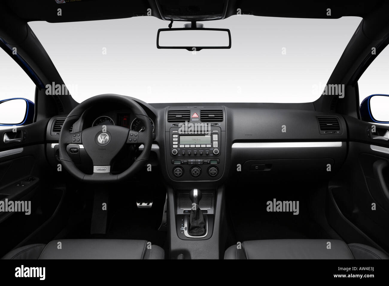 2008 Volkswagen R32 in Blue - Dashboard, center console, gear shifter ...