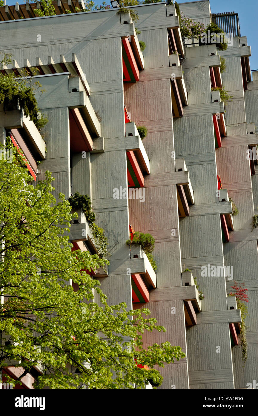 Housing block from the late 70s in Düsseldorf, Germany Stock Photo - Alamy