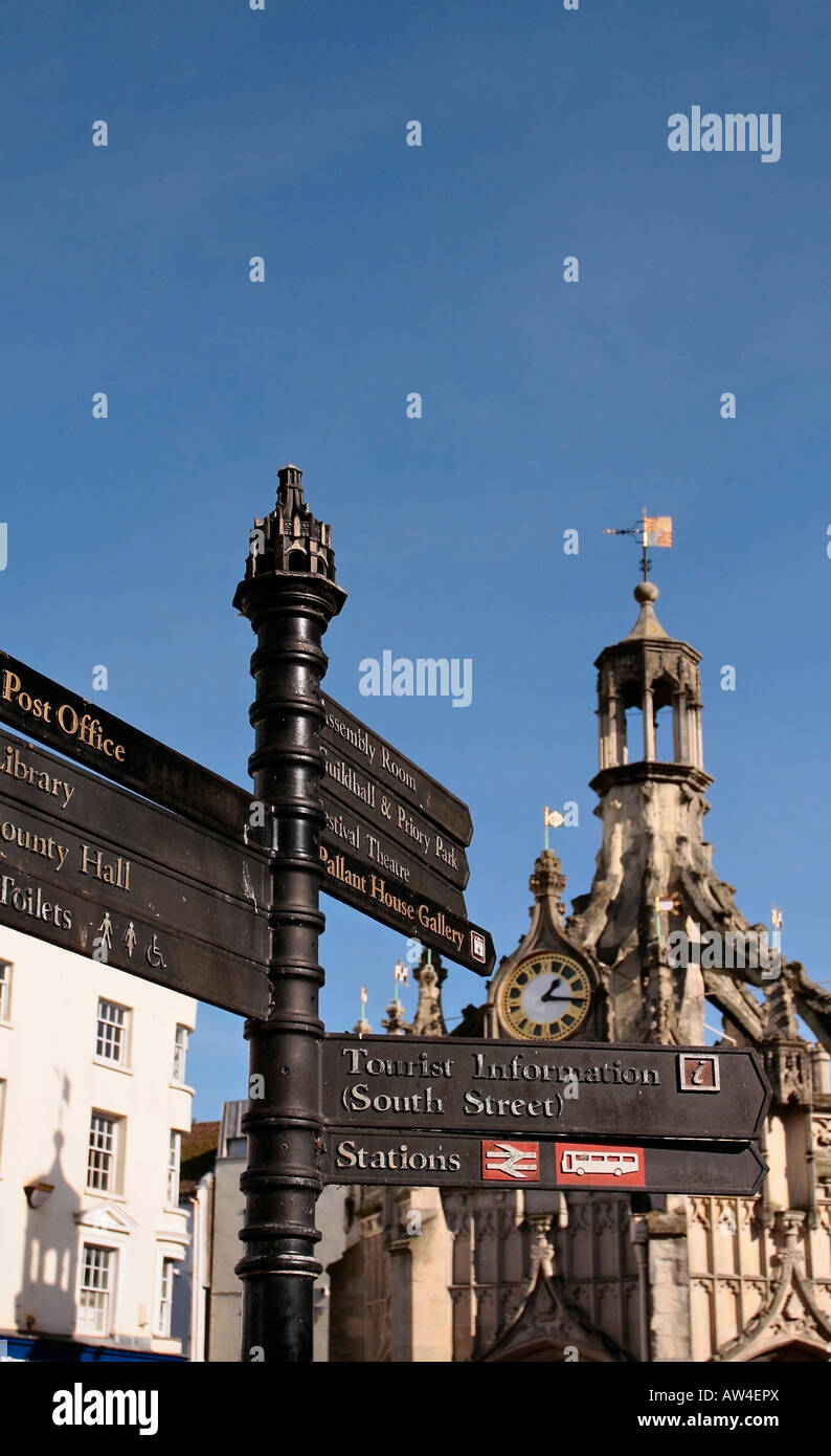 Tourist information signs and directions in Chichester, West Sussex ...