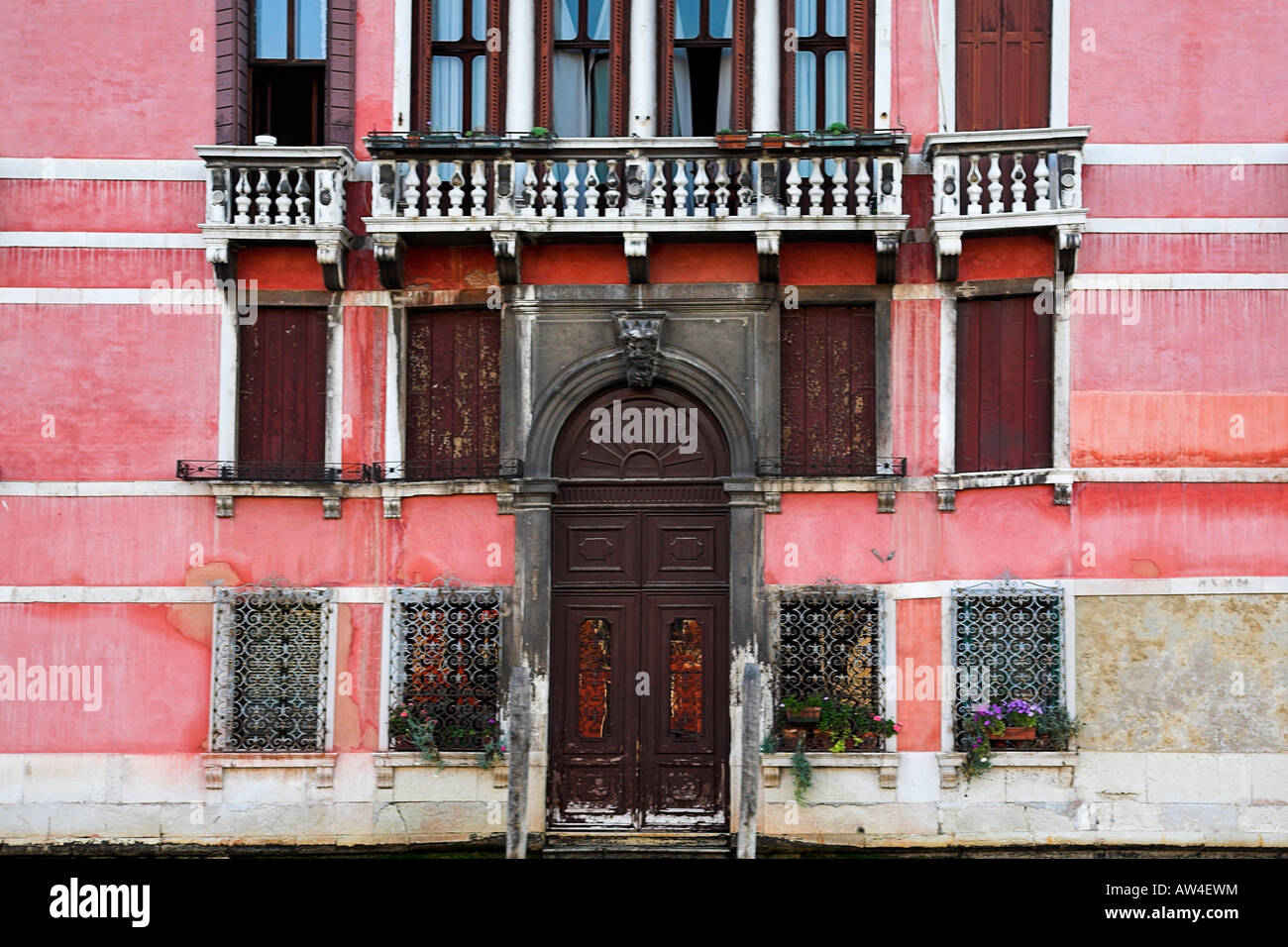 Pink building, Venice, Italy Stock Photo - Alamy