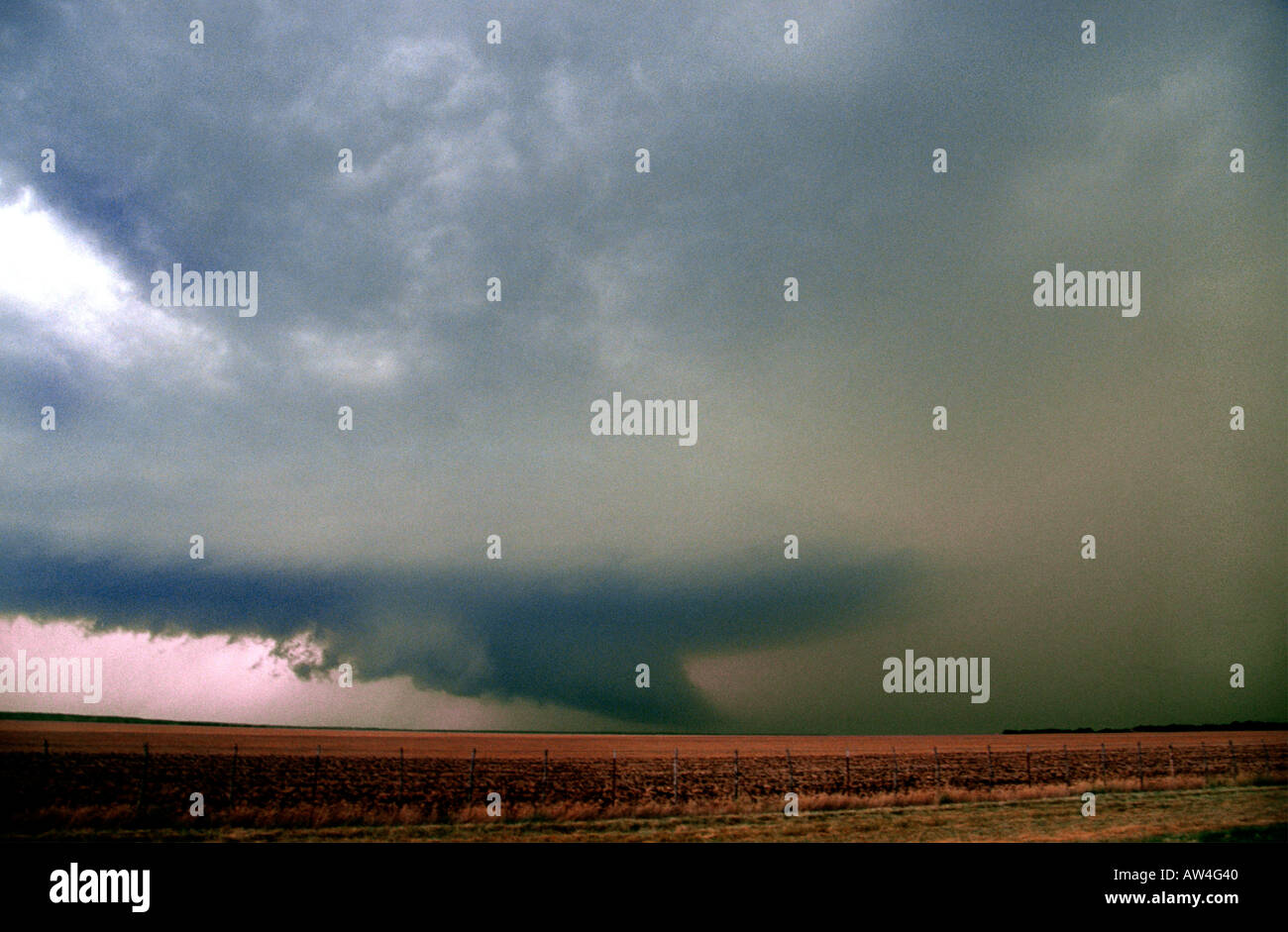 Cloud scraping hi-res stock photography and images - Alamy
