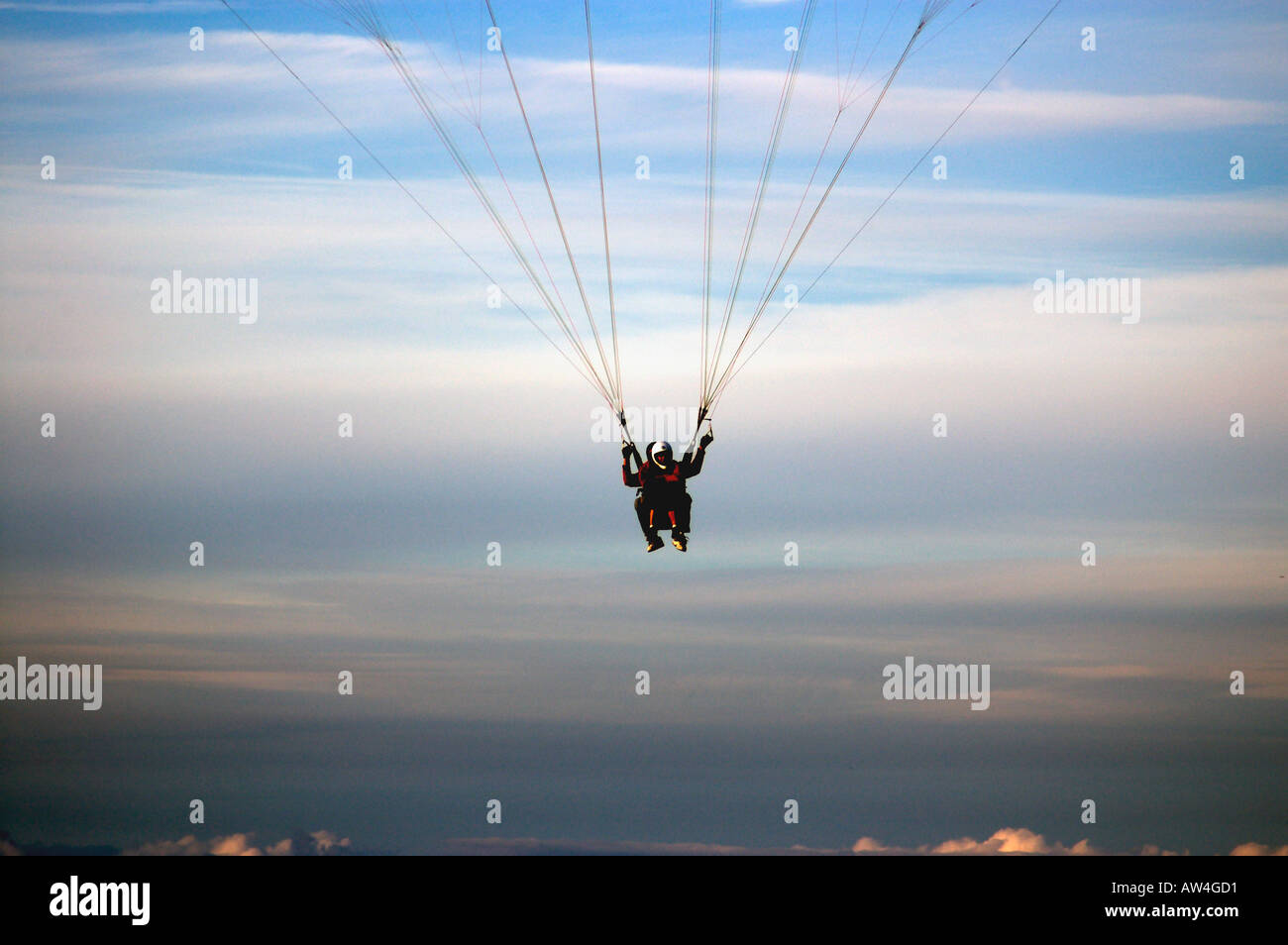 Tandem parasailers hi-res stock photography and images - Alamy