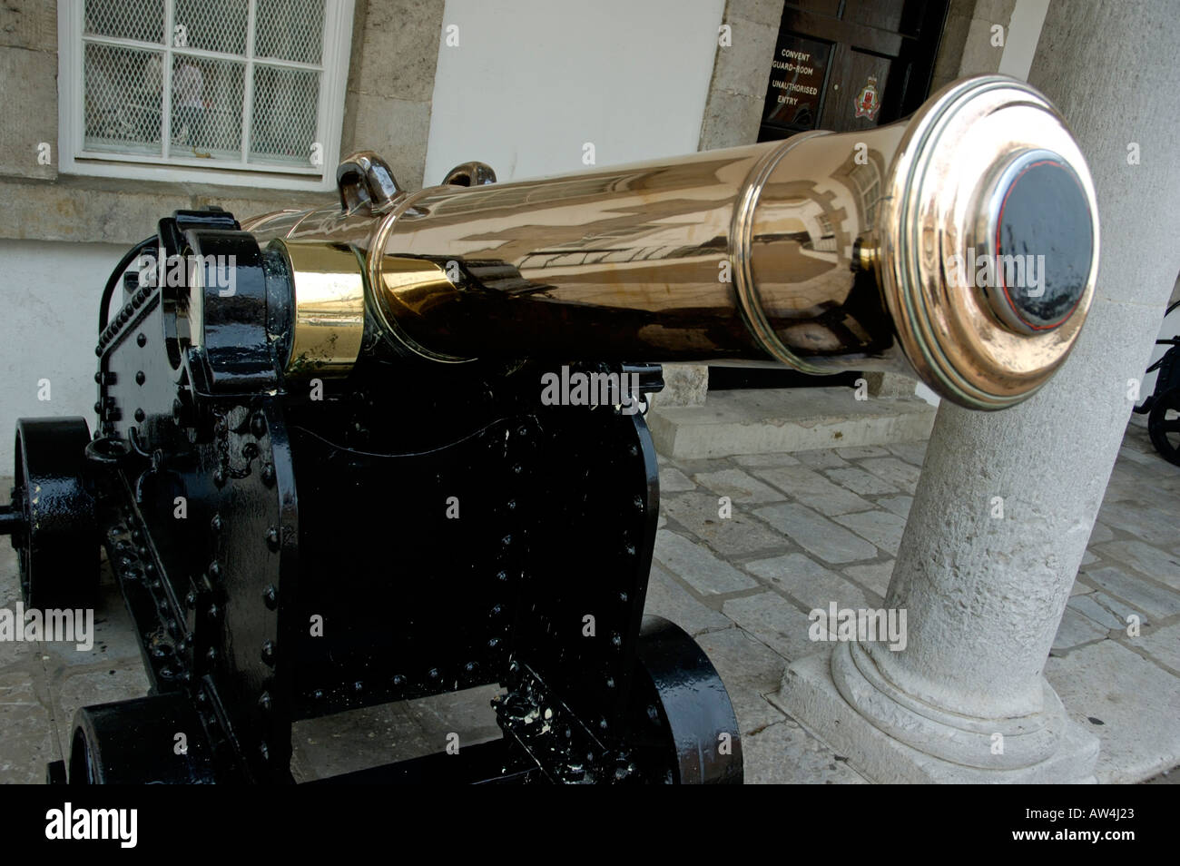Old fashioned cannons hi-res stock photography and images - Alamy