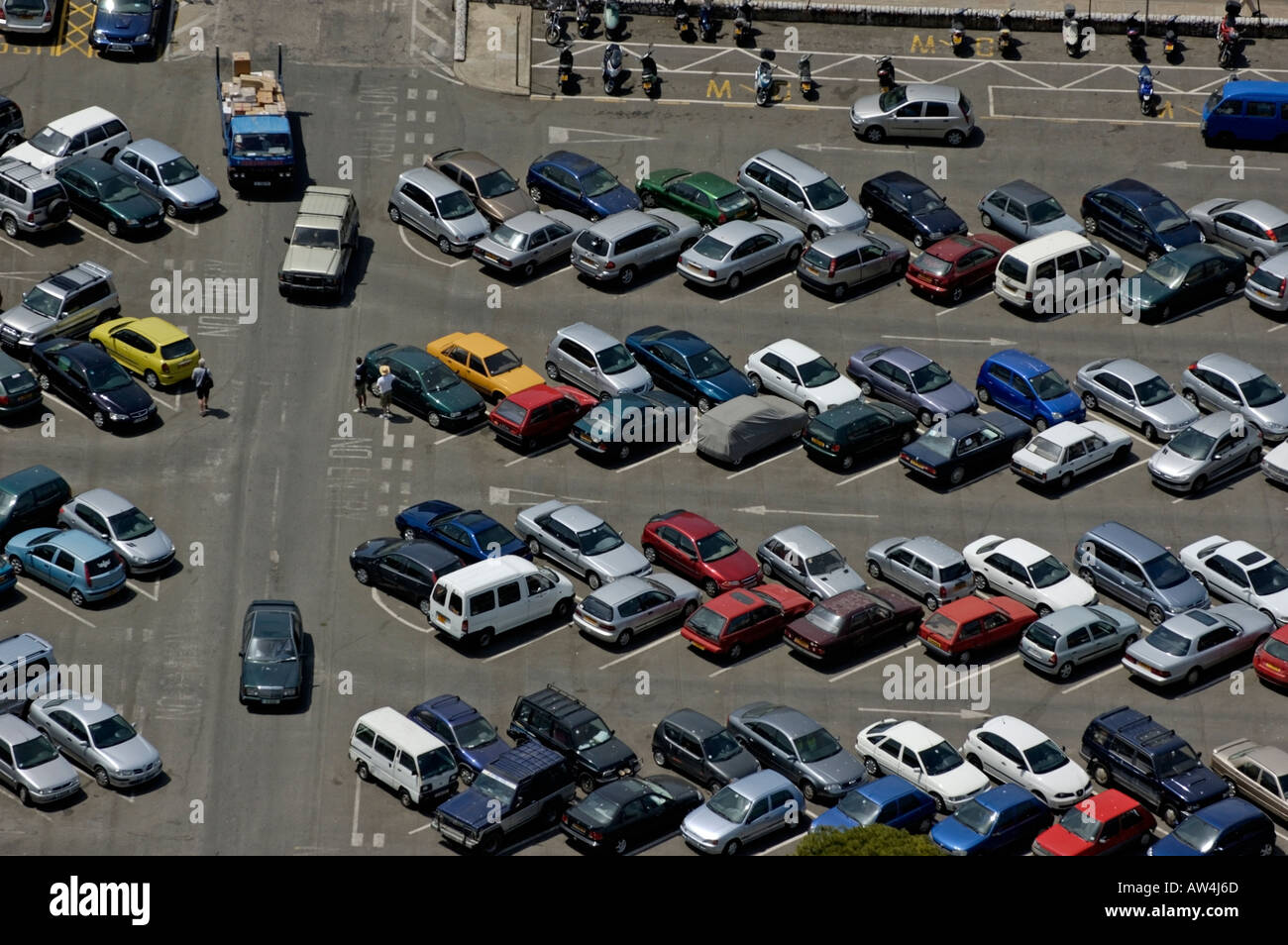 Crowded carpark hi-res stock photography and images - Alamy