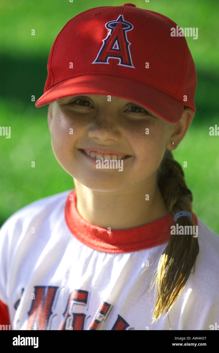 Girl wearing baseball cap hi-res stock photography and images - Alamy
