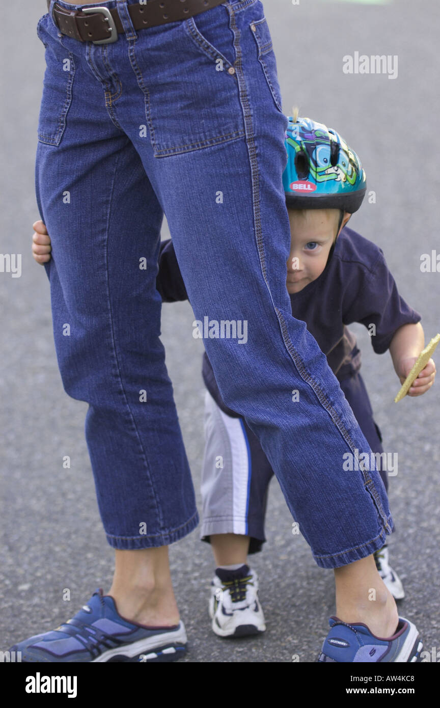toddler holding onto mother s legs Stock Photo - Alamy