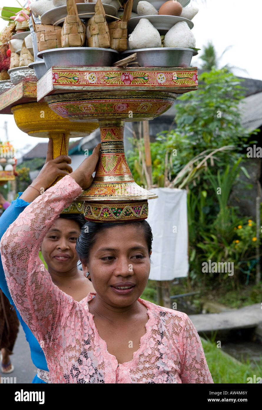 Local Balinese Woman Carrying Goods On There Heads Ubud Bali Indonesia ...