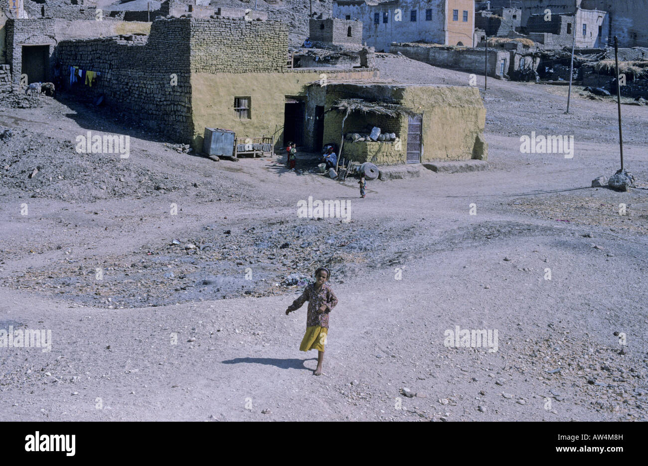 Egyptian town on the opposite bank of the river to Luxor in the Upper ...