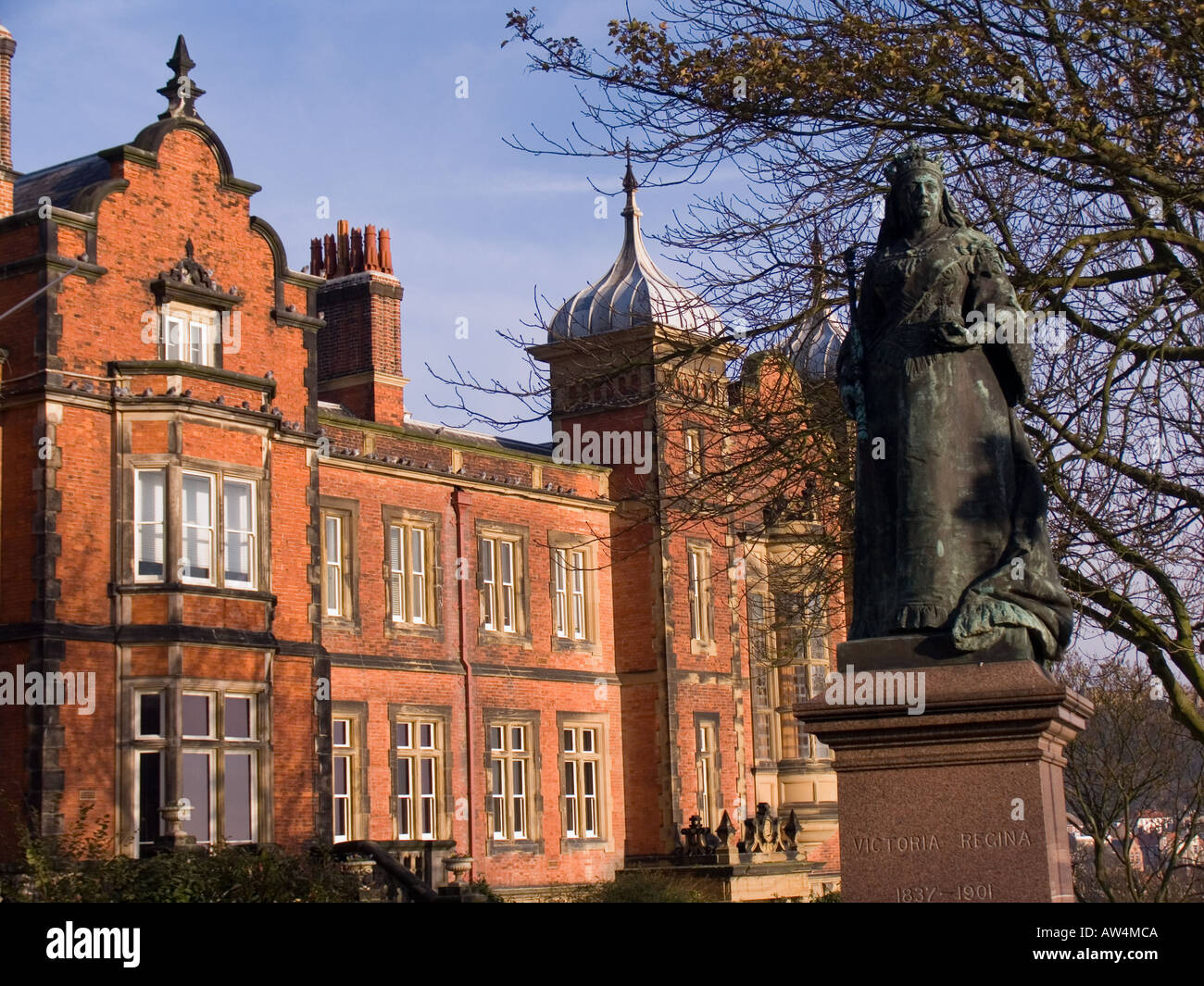 Scarborough Town Hall, Victorian Building Stock Photo - Alamy