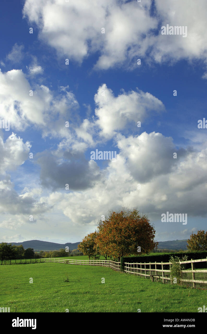 views from the cotswold way footpath as it passes through stanton ...