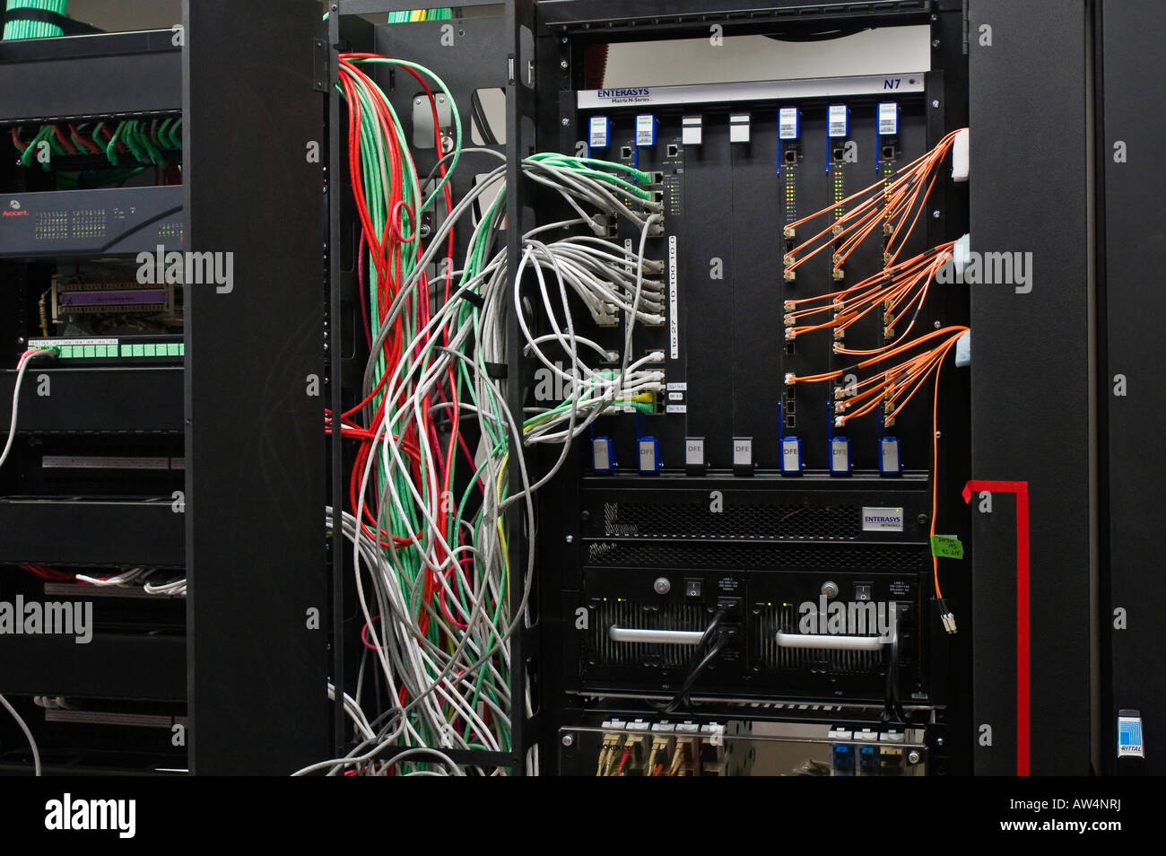 Wiring servers hi-res stock photography and images - Alamy