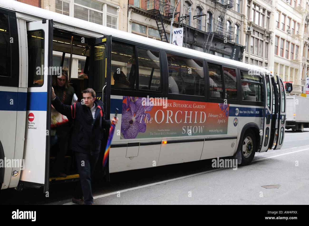 A New York City bus stop in the Soho area of Manhattan Stock Photo - Alamy