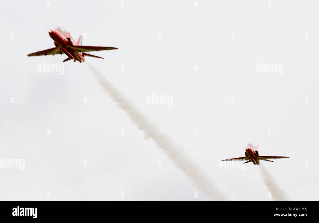 Two red arrows hi-res stock photography and images - Alamy
